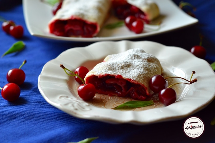Strudel cu visine - Prăjiturici și altele