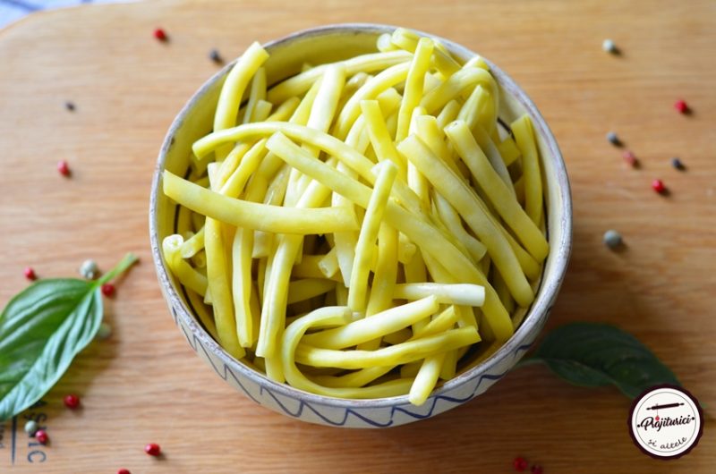 Pastai prajite cu rosii si usturoi - Prăjiturici și altele