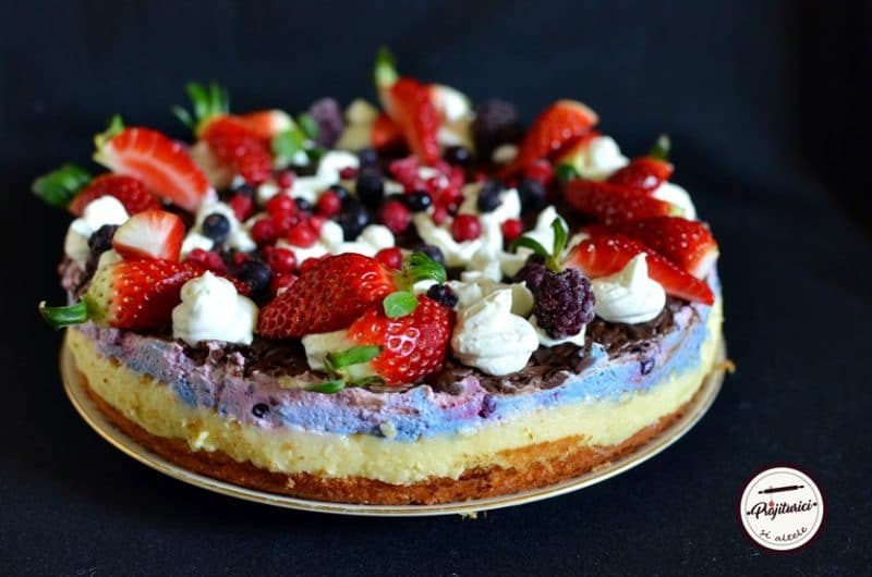 Tort cu crema de vanilie si fructe de padure - Prăjiturici și altele
