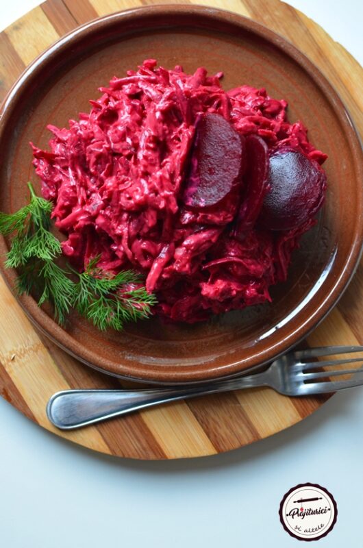 Salata de sfecla rosie cu usturoi si iaurt - Prăjiturici și altele
