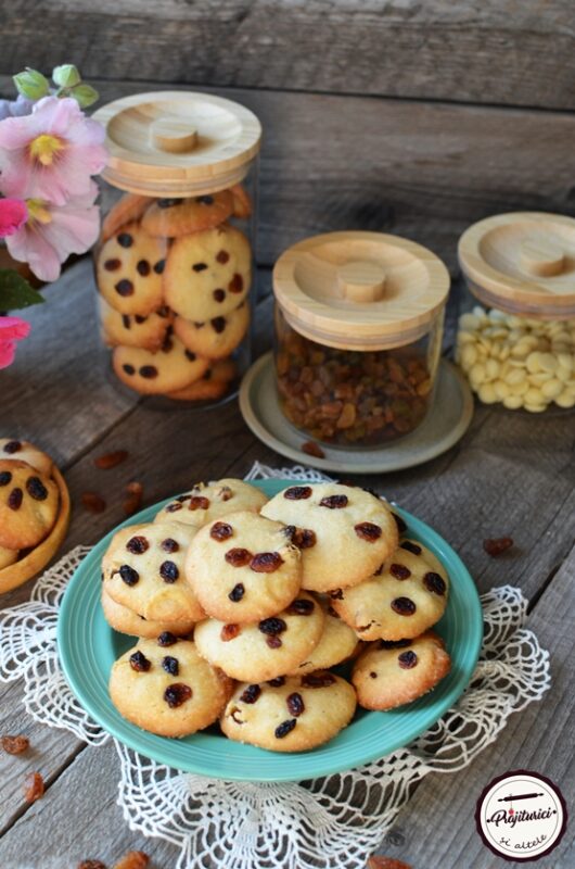 Fursecuri simple cu stafide si lamaie - Prăjiturici și altele