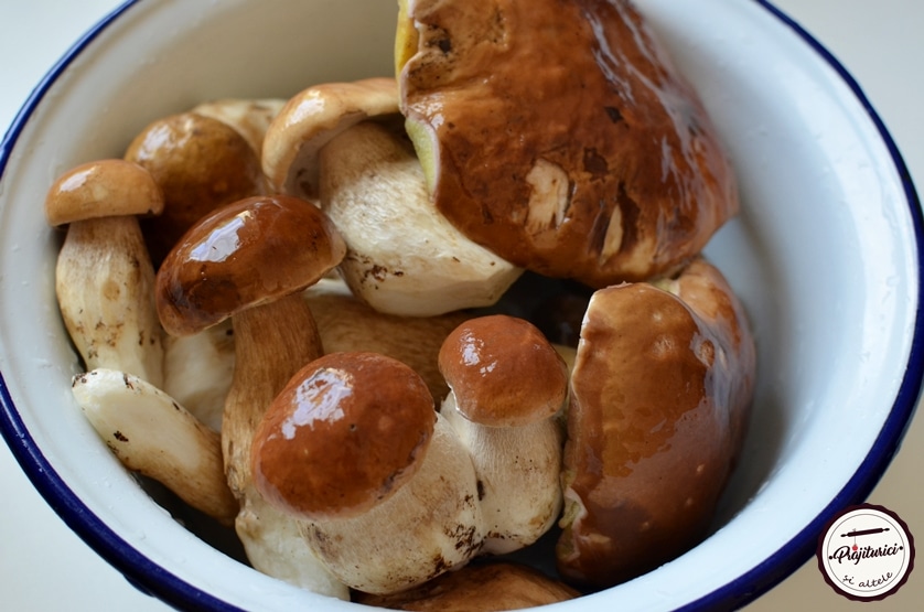 Hribi in ulei la borcan - Prăjiturici și altele