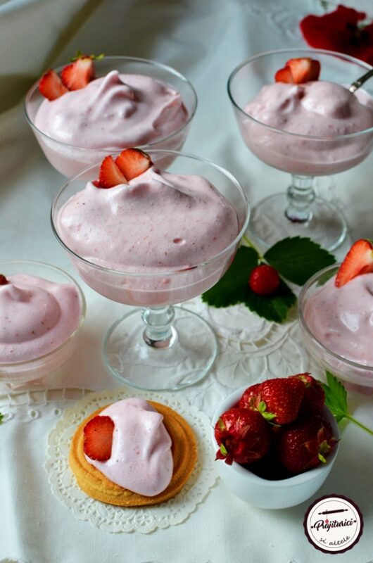 Spuma de capsuni cu bezea italiana - Prăjiturici și altele