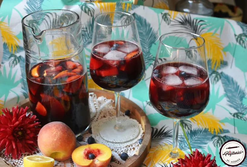 Sangria-bautura cu vin rosu si fructe - Prăjiturici și altele